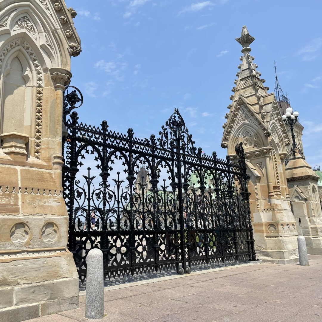 The Queen's Gates: Reinstallation