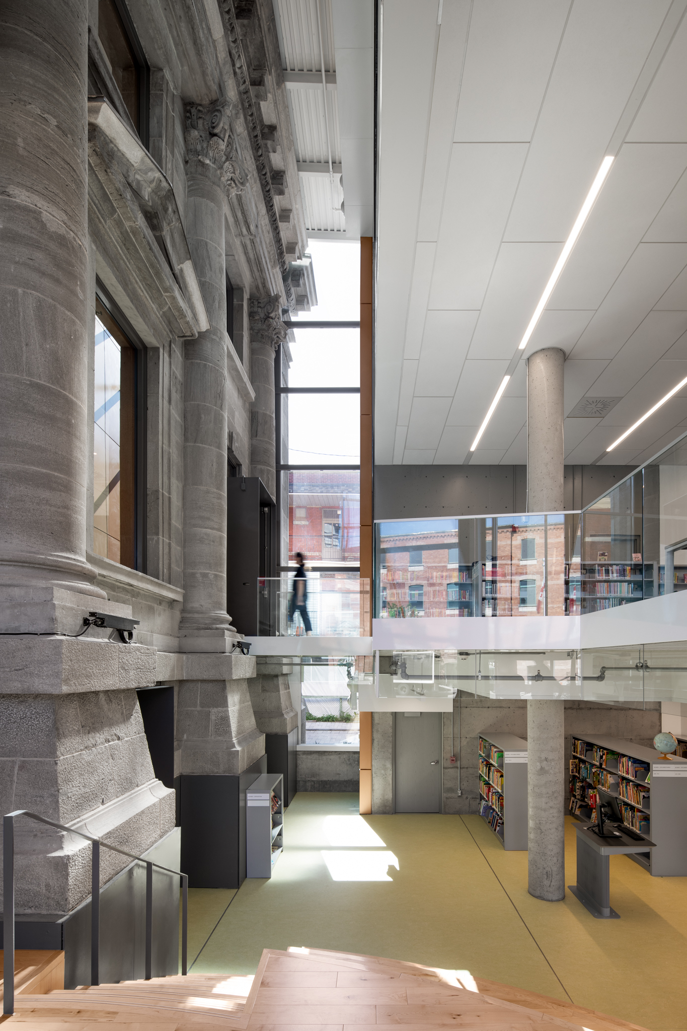 Bibliothèque Maisonneuve à Montréal : conservation et design contemporain par EVOQ | Mon site Craft